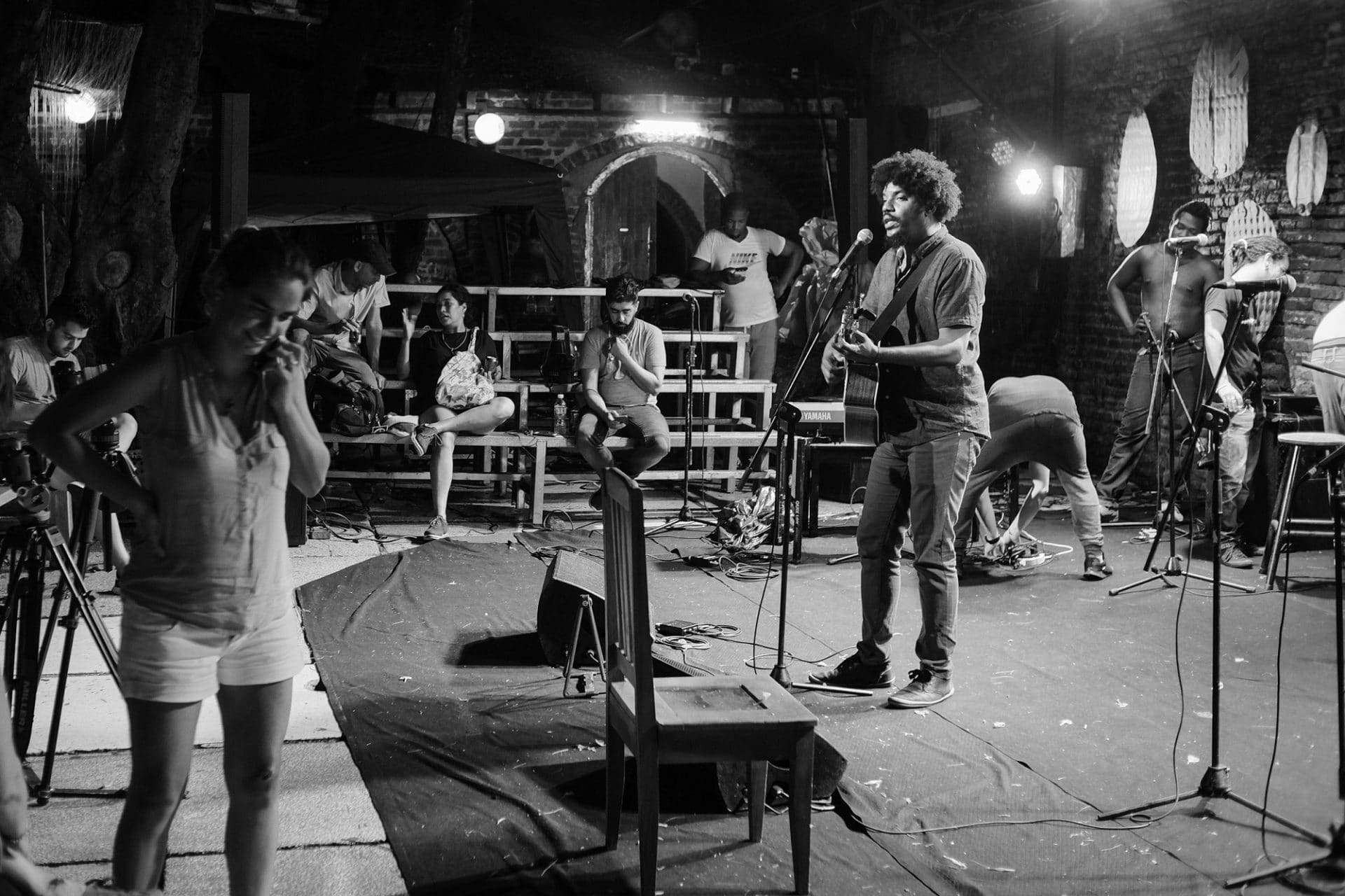 “Moscas de Fuego”, del cubano Roly Berrío se estrena en YouTube | Cuba ...