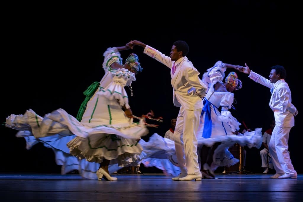 Dos estrenos mundiales del Conjunto Folclórico Nacional de Cuba en sus ...