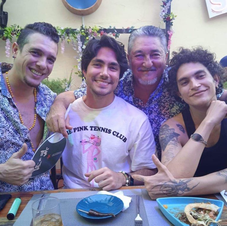 Rolando Chiong posa con sus tres hijos: "¡La felicidad sí es completa ...