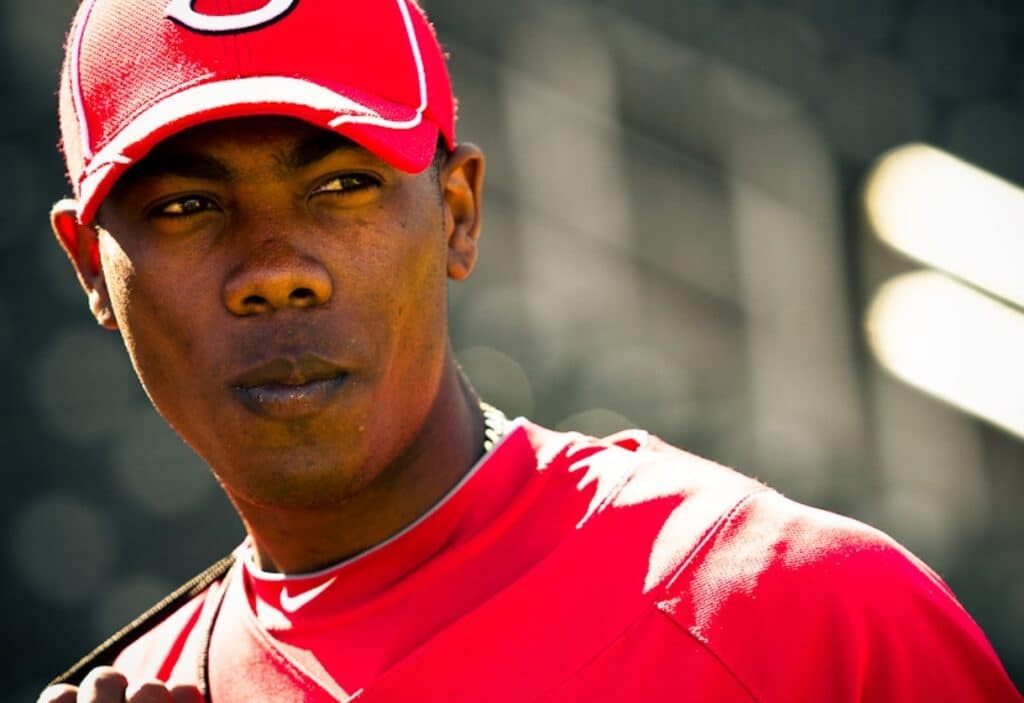 Chapman recibe certificado con Récord Guiness al lanzamiento más rápido ...