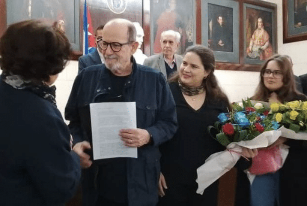 Silvio Rodríguez, su esposa e hija reciben la Distinción Familia Patria ...