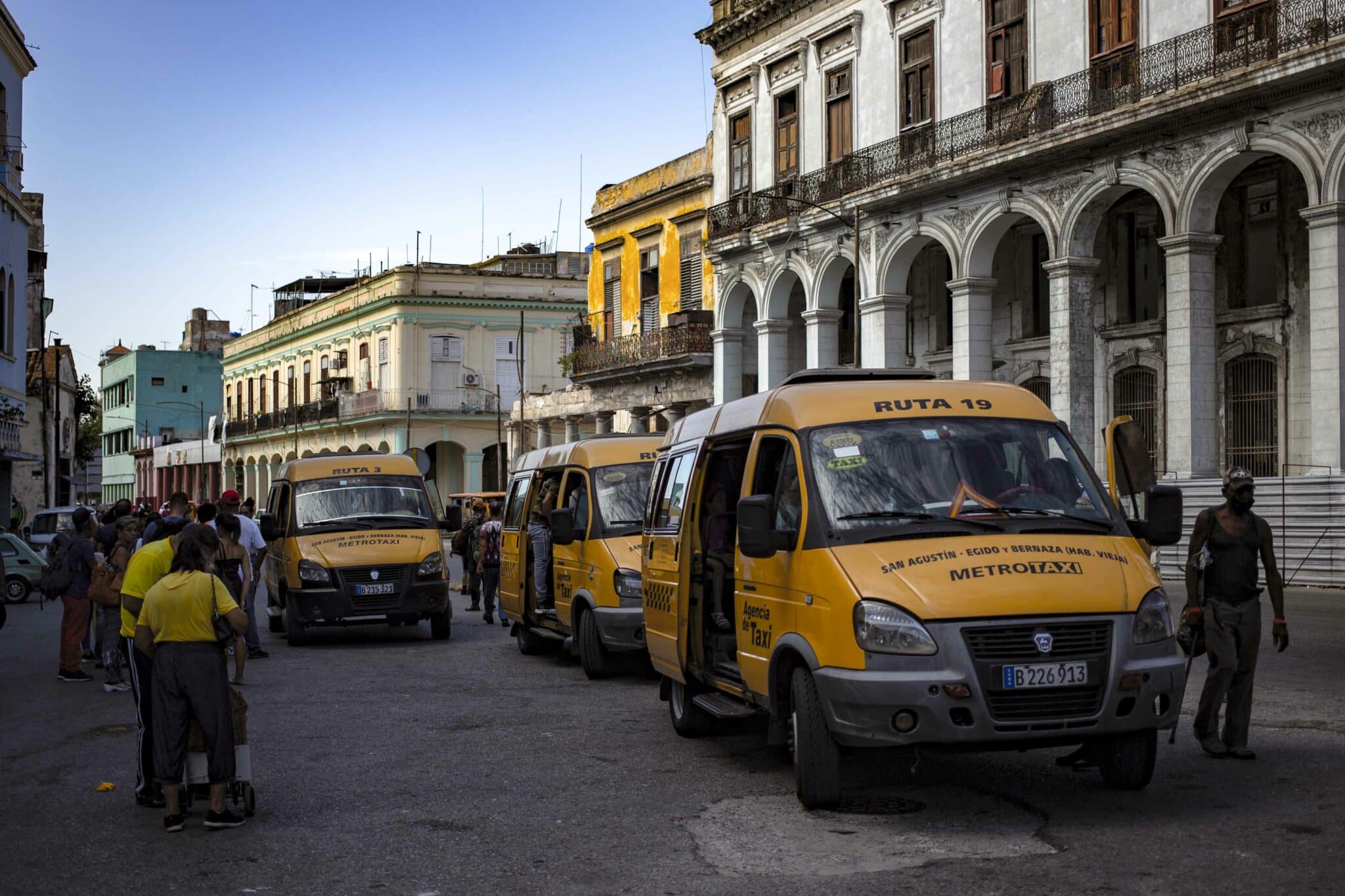 Nuevos microbuses para 6 provincias cubanas costarán 20 pesos por tramo ...