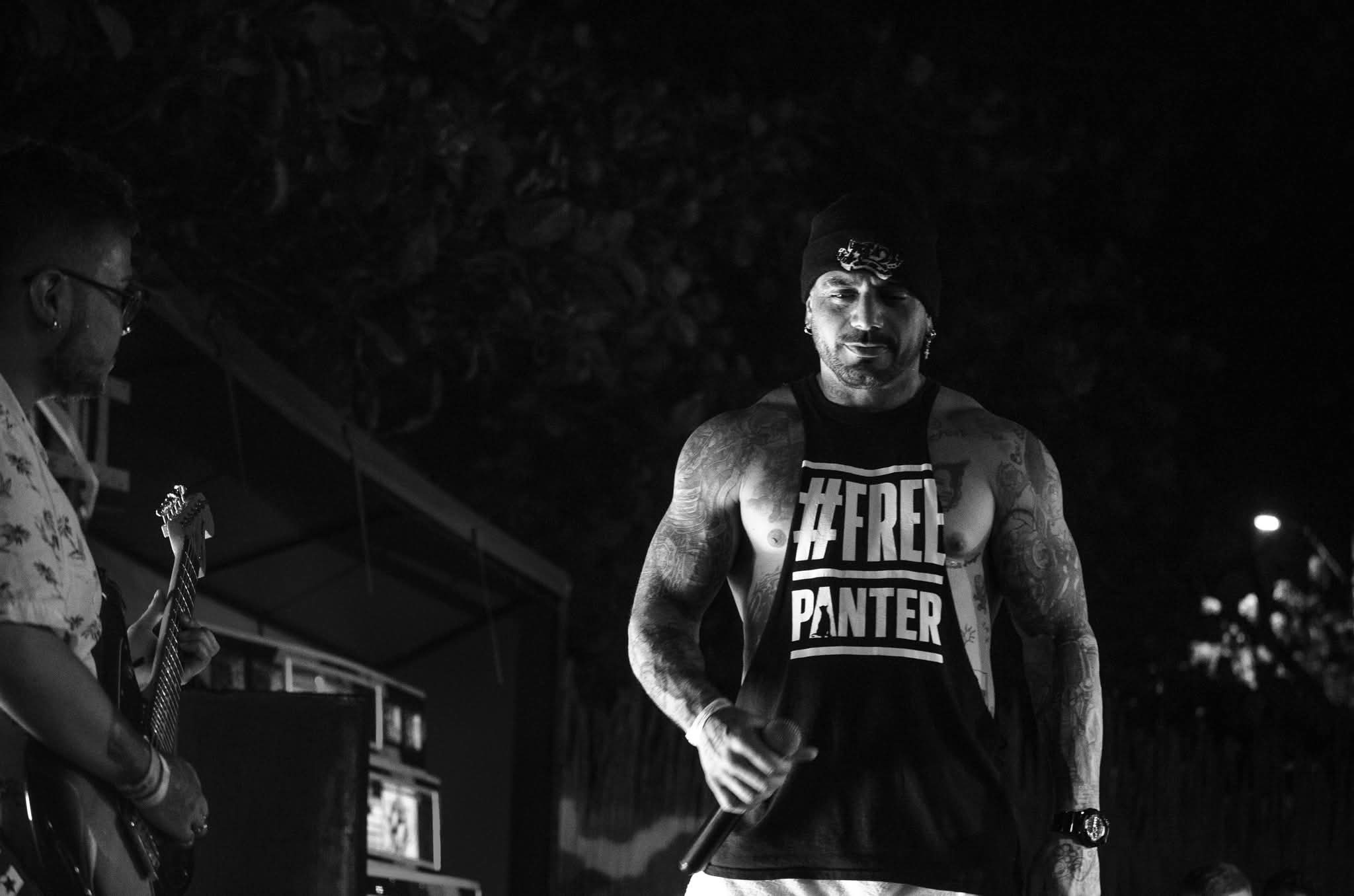 Al2 El Aldeano inaugura gira europea con dos conciertos a sala llena ...