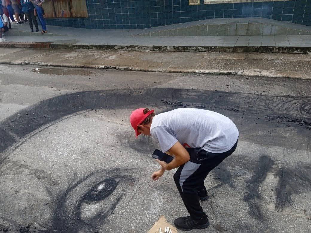 No lo podrás creer: una Mona Lisa gigante en plena calle de la Isla de ...