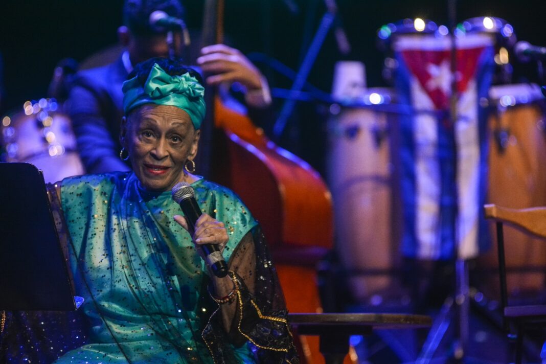 Omara Portuondo a las puertas de sus 95 años: “Está muy bien y graba ...
