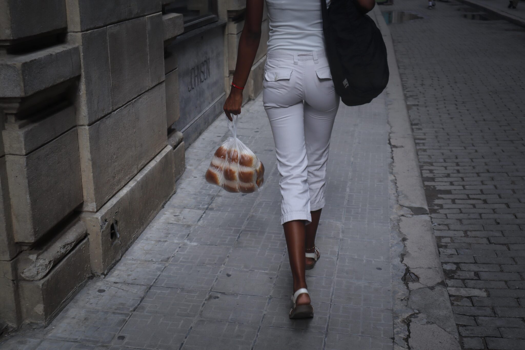 Pan a precio de oro en Cuba: 1000 pesos por una bolsa de diez unidades ...