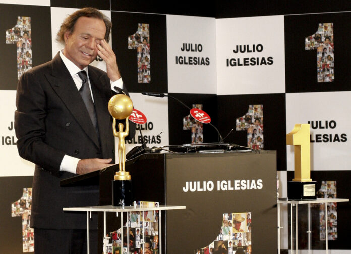 Julio Iglesias es acusado de agresión sexual | Cuba Noticias 360